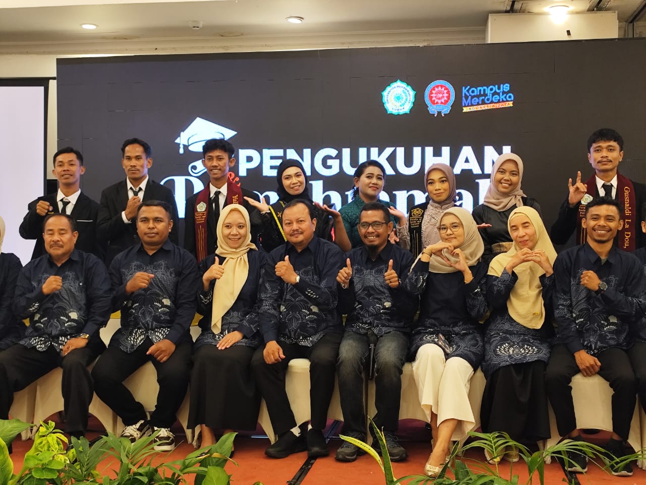 81 Mahasiswa FISIP Unismuh Resmi Sandang Gelar Sarjana - Jurnal Polri Sulteng