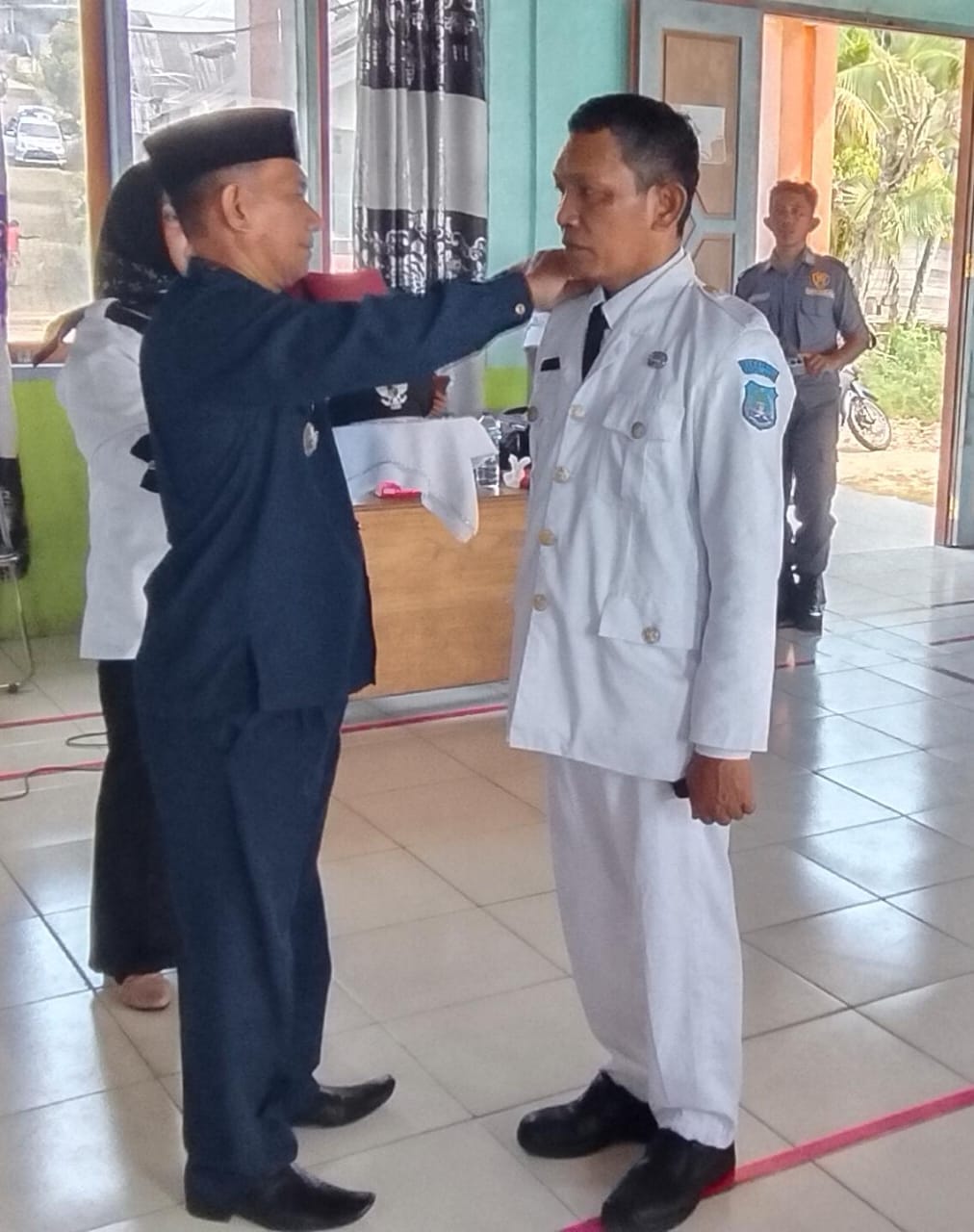Yeye Anthoni Dilantik Jadi Penjabat Kepala Desa Balayon Oleh Camat ...